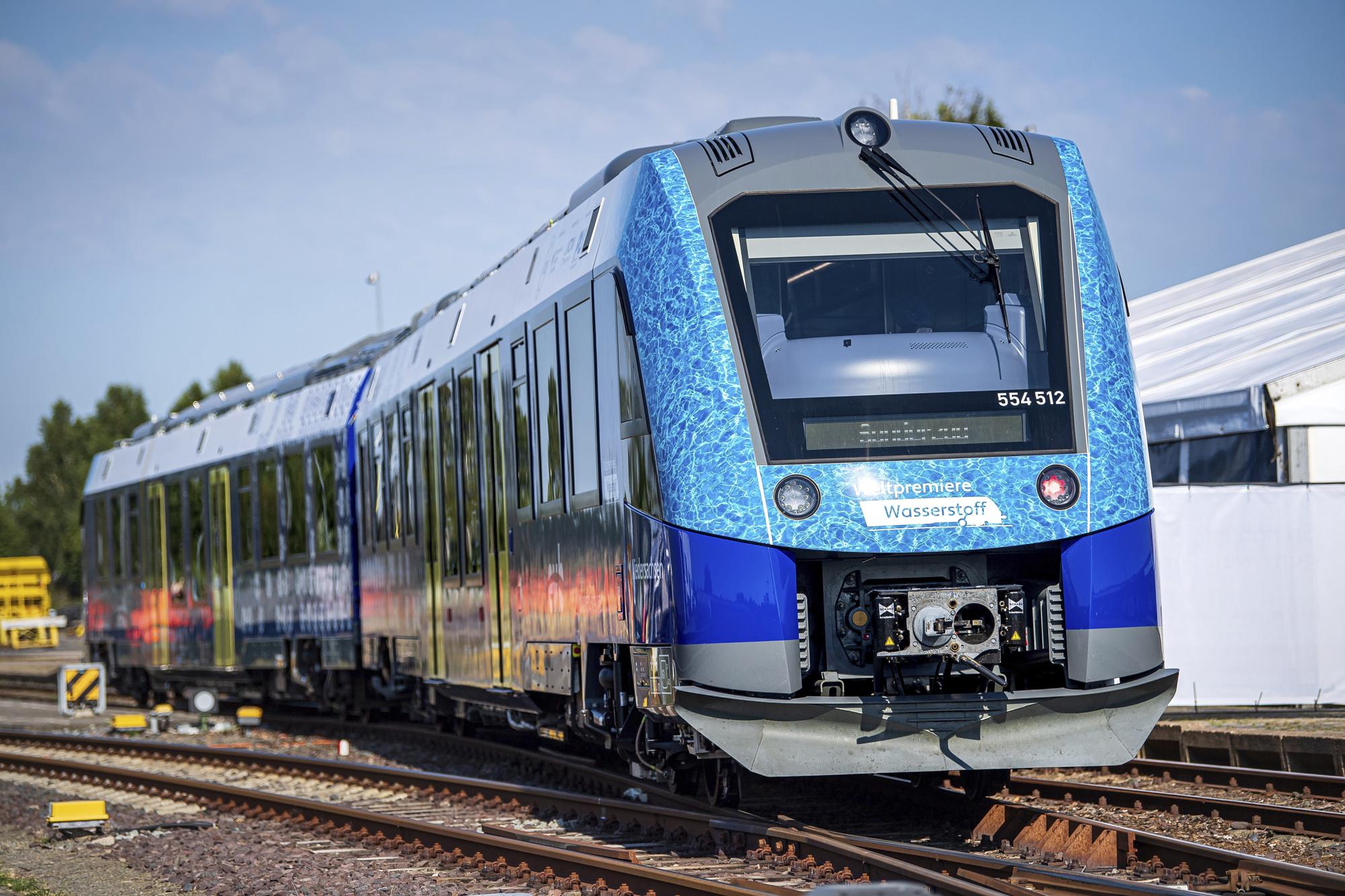 Fleet of hydrogen passenger trains begins service in Germany | New ...
